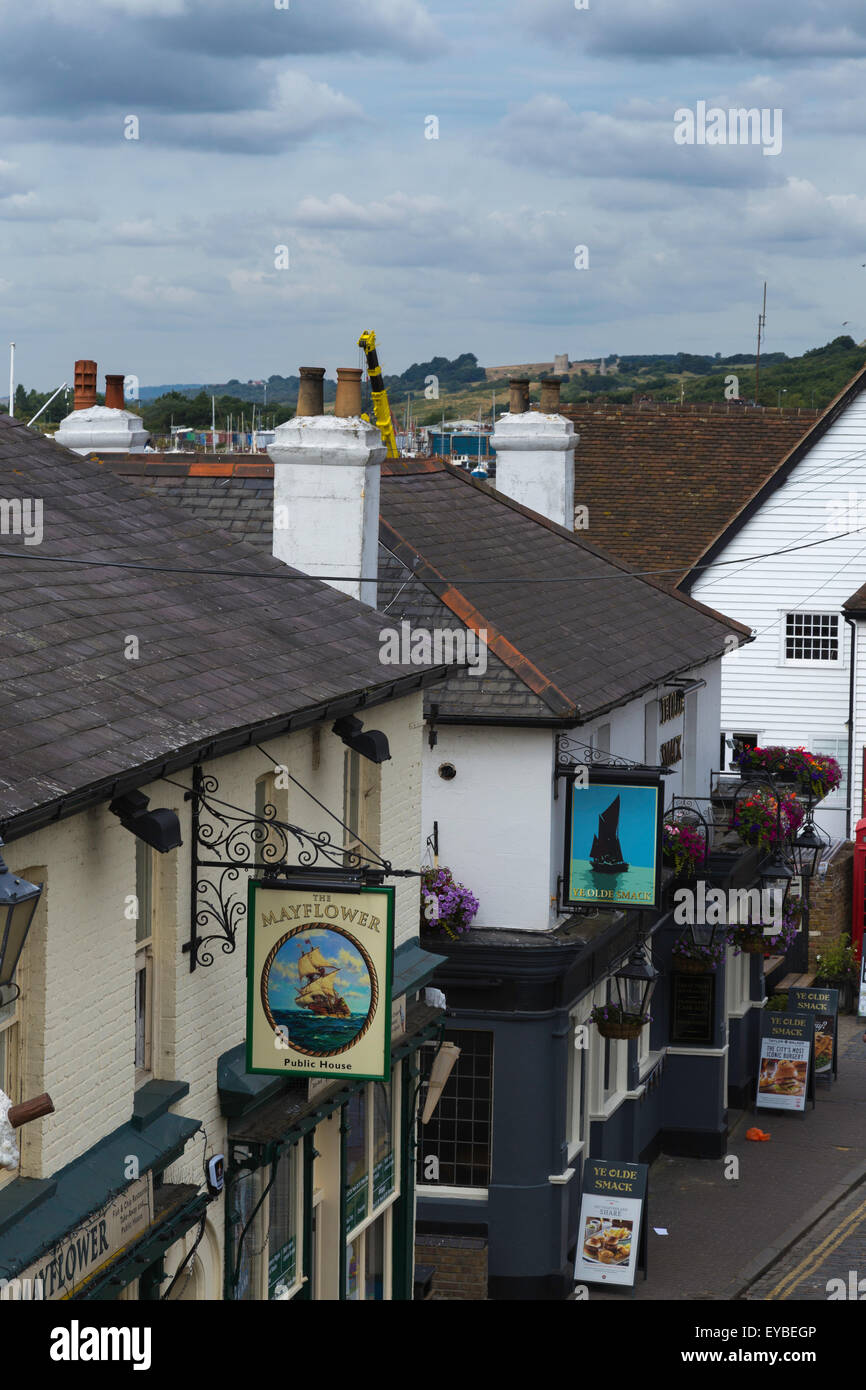 The Mayflower and Ye Olde Smack Pubs in Old Leigh Stock Photo - Alamy