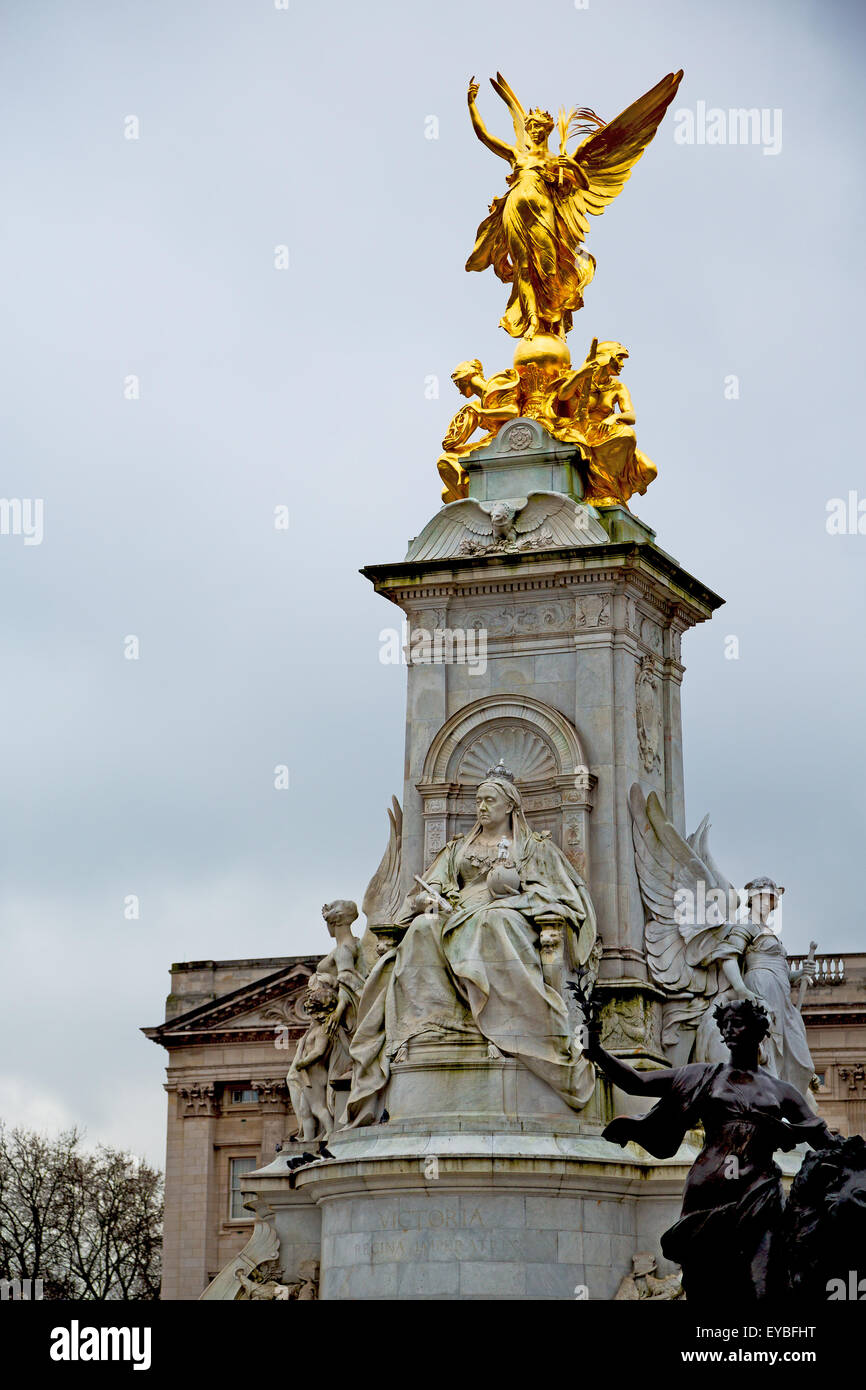 marble and statue in old city of london england Stock Photo - Alamy