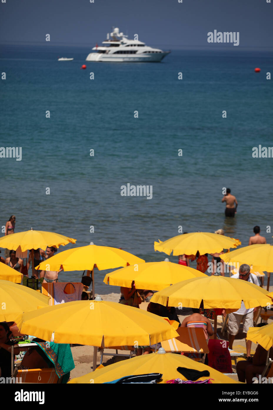 Europe bay beach boat hi-res stock photography and images - Alamy