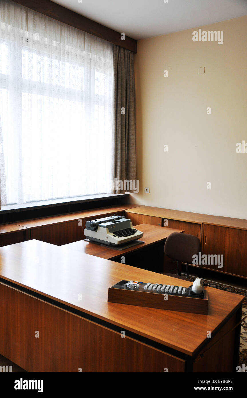 70s office interior hi-res stock photography and images - Alamy