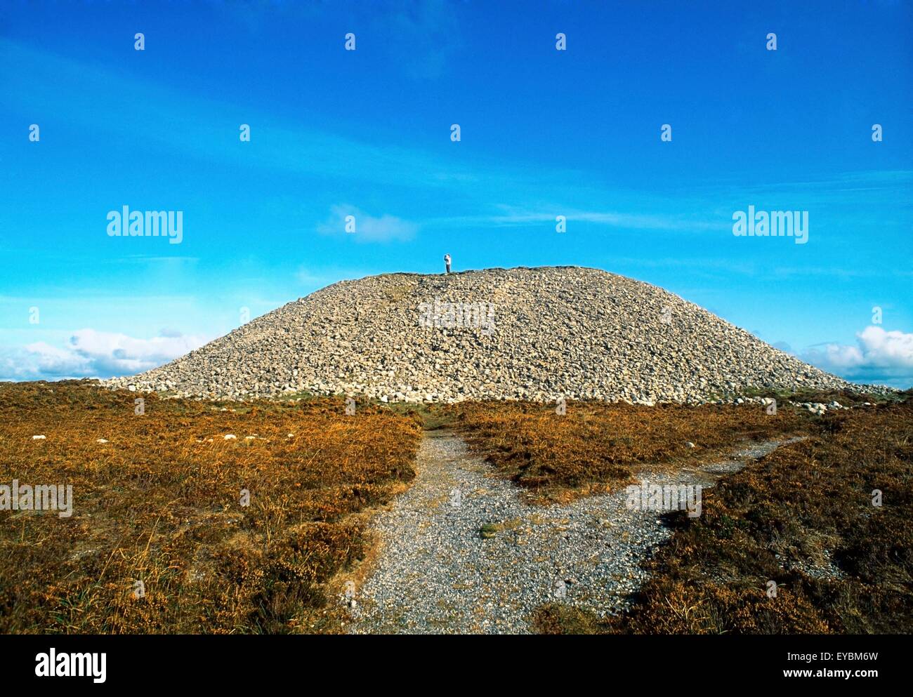 Queen Maeve's Tomb, Knocknarea, Co Sligo, Ireland Stock Photo - Alamy