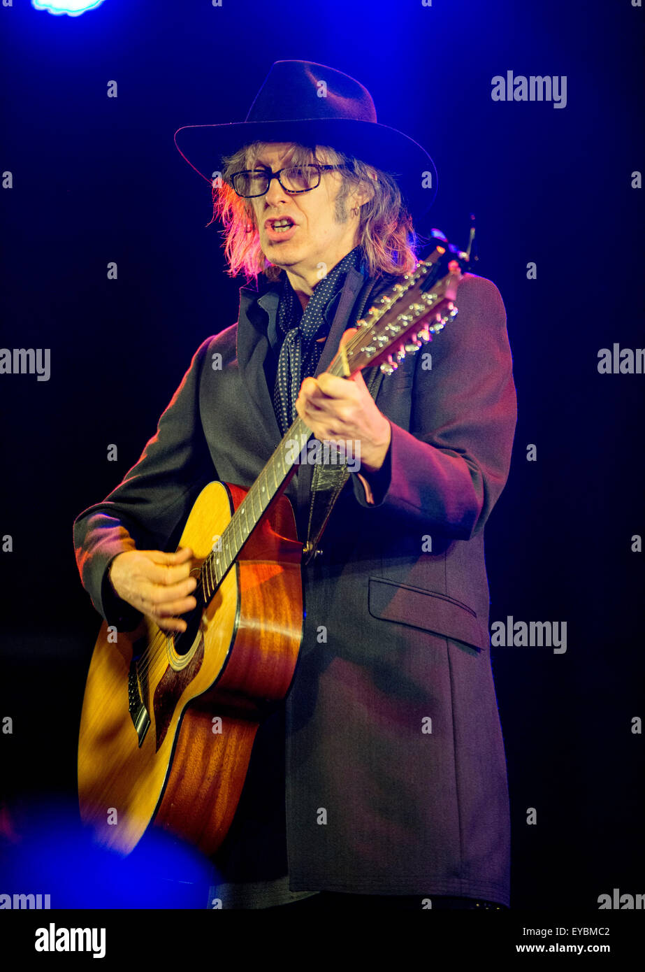 Mike scott waterboys hi-res stock photography and images - Alamy