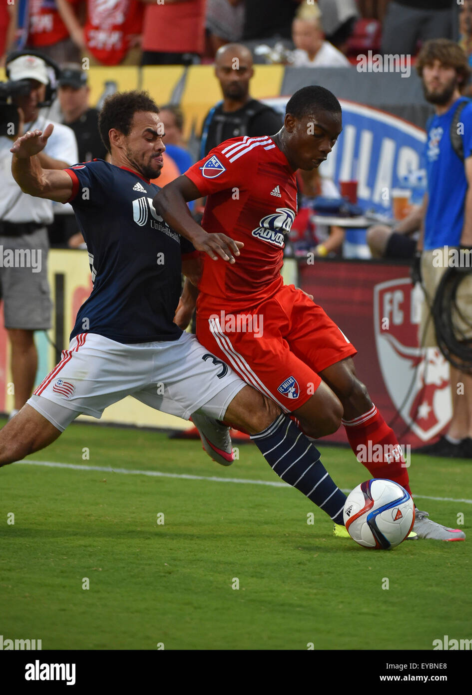 JUL 4 2015:.FC Dallas forward Fabian Castillo (11) with the ball as he ...