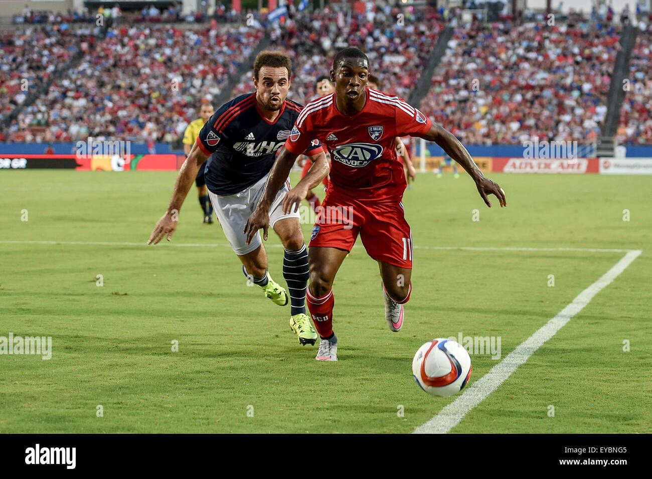 JUL 4 2015:.FC Dallas forward Fabian Castillo (11) races to the ball as ...