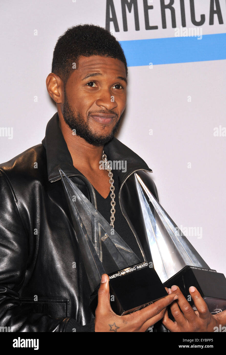 LOS ANGELES, CA - NOVEMBER 21, 2010: Usher at the 2010 American Music ...