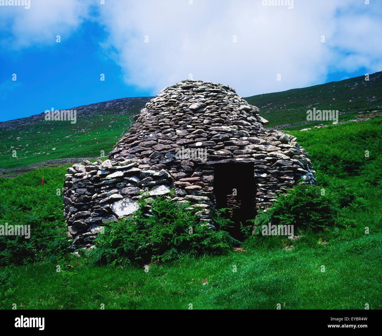 Beehive Hut, Fahan, Slea Head, Dingle Peninsula, Co Kerry, Ireland ...