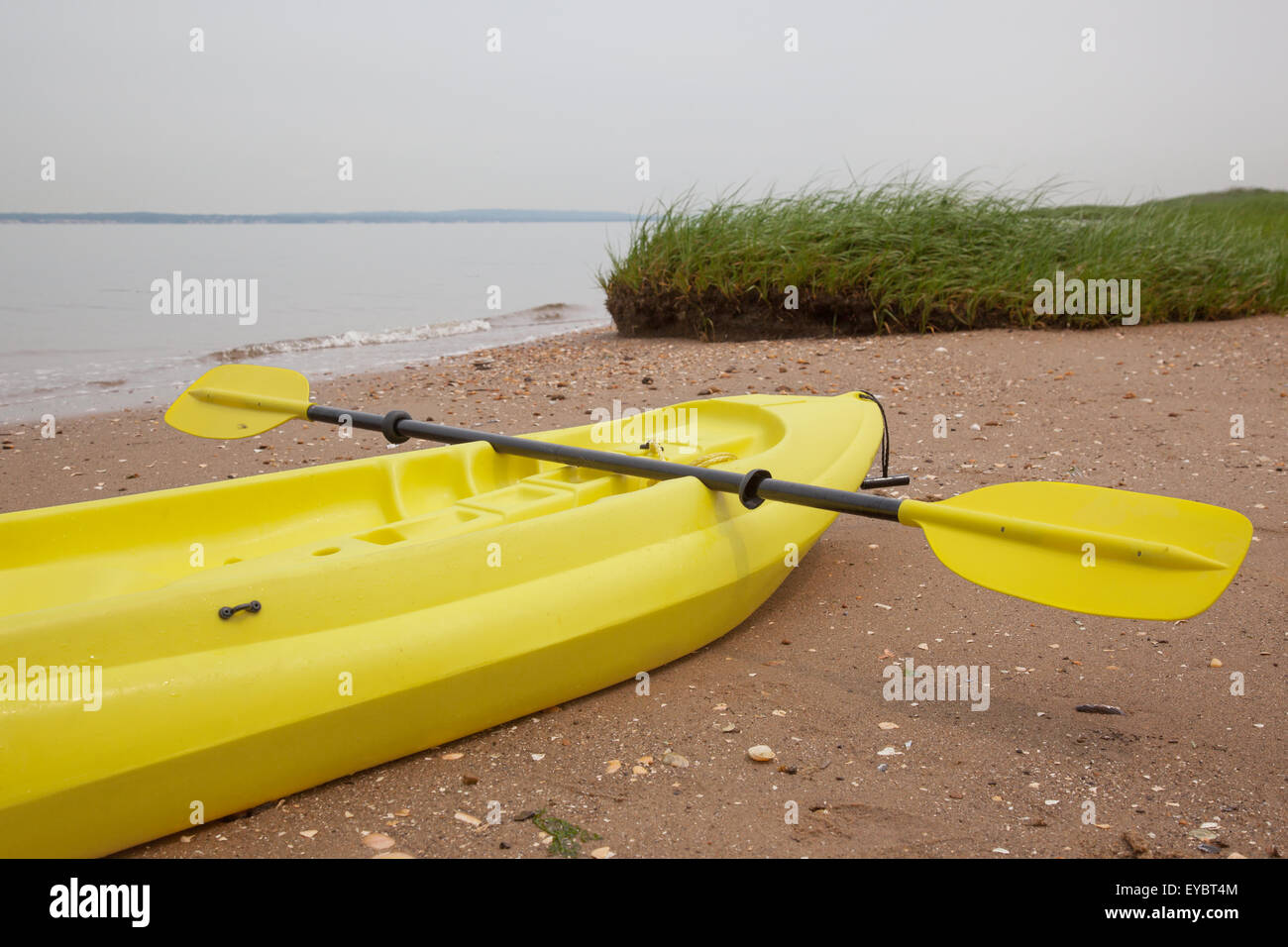 Abandoned kayaks hi-res stock photography and images - Alamy