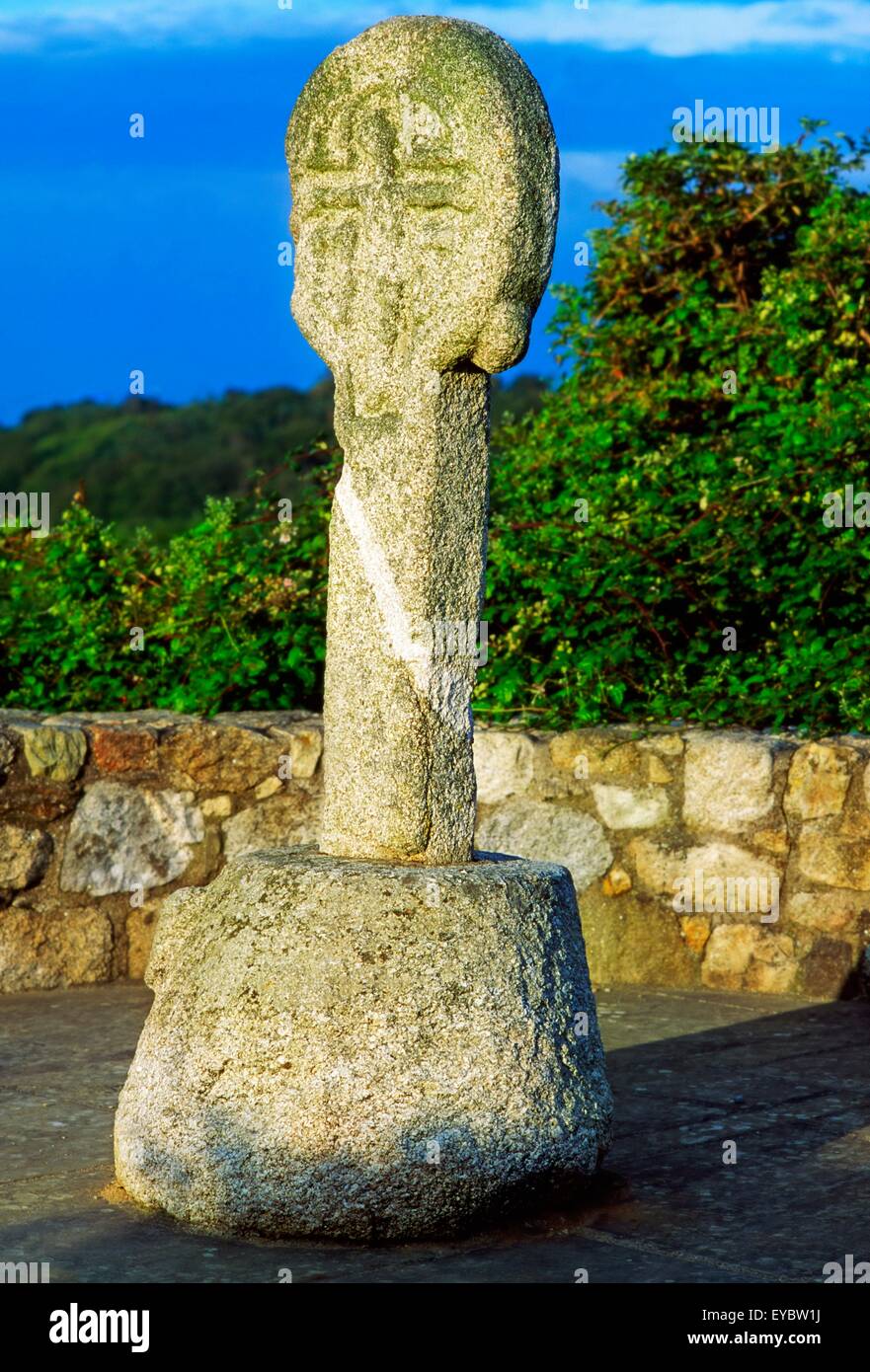 The standing stone hi-res stock photography and images - Alamy