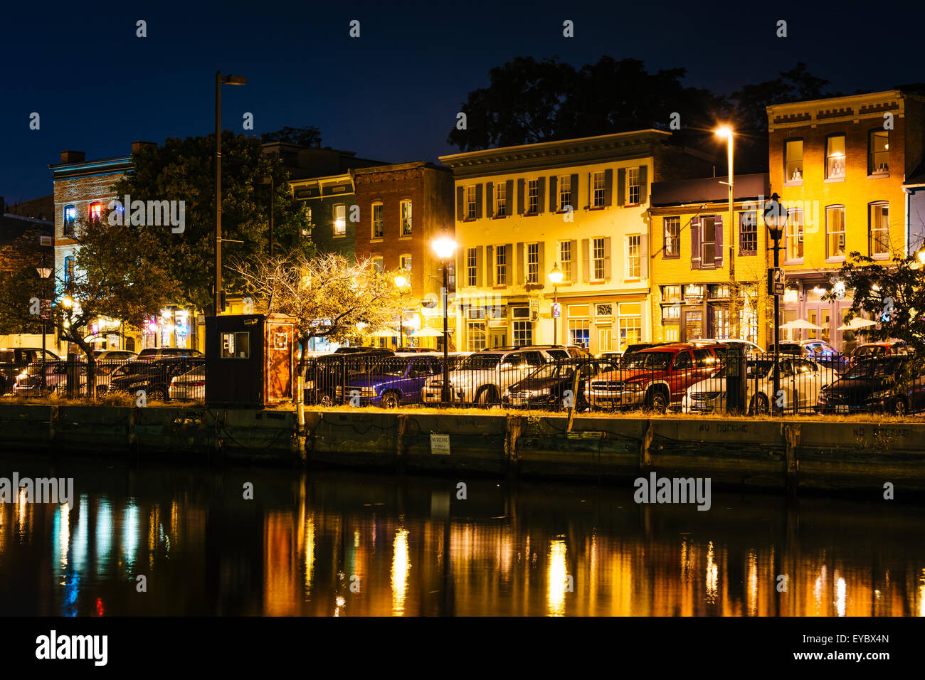 Restaurants and shops at night hi-res stock photography and images - Alamy