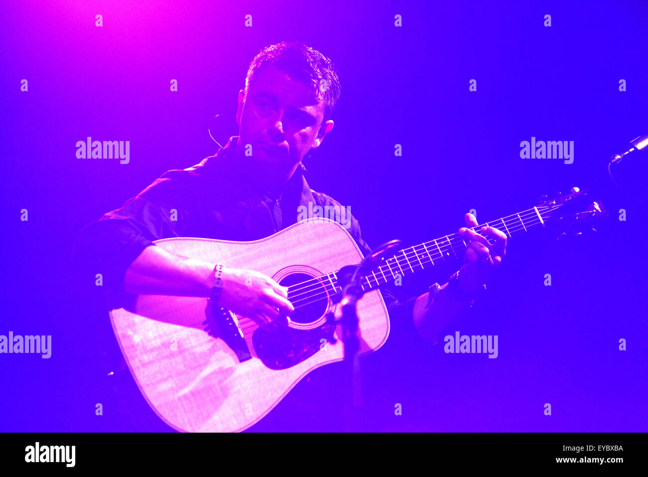 Barnsley, UK. 25th July 2015. Damien O'Kane performing at Underneath ...