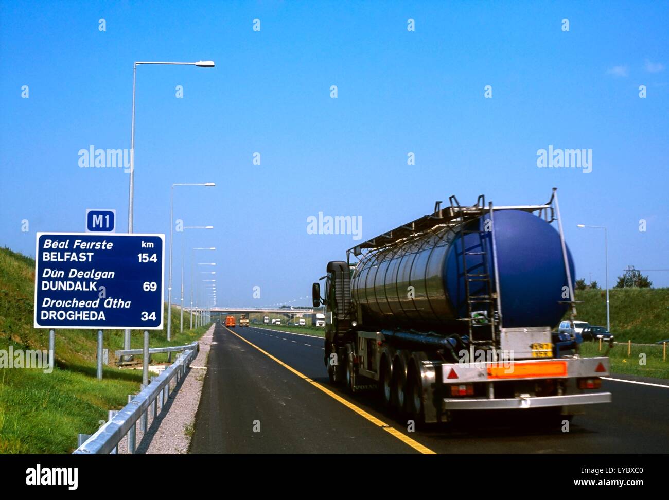 Ireland motorway sign hi-res stock photography and images - Alamy