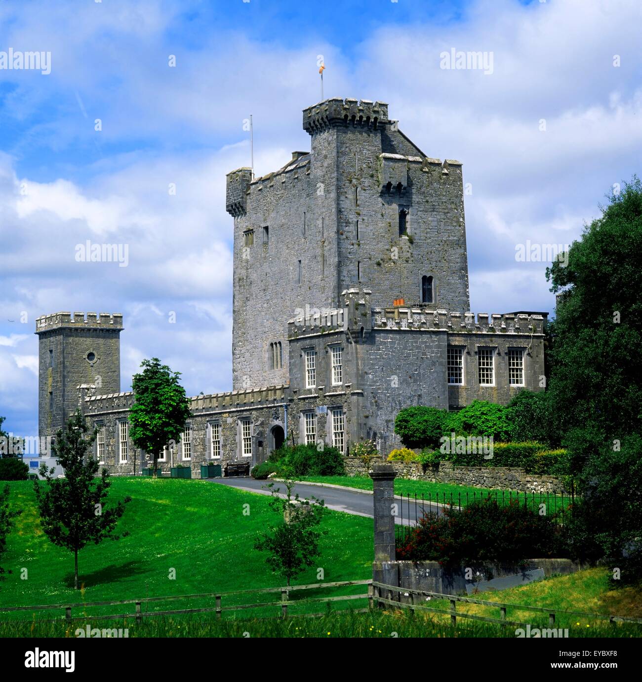 Knappogue Castle (Hotel), Co Clare, Ireland Stock Photo - Alamy