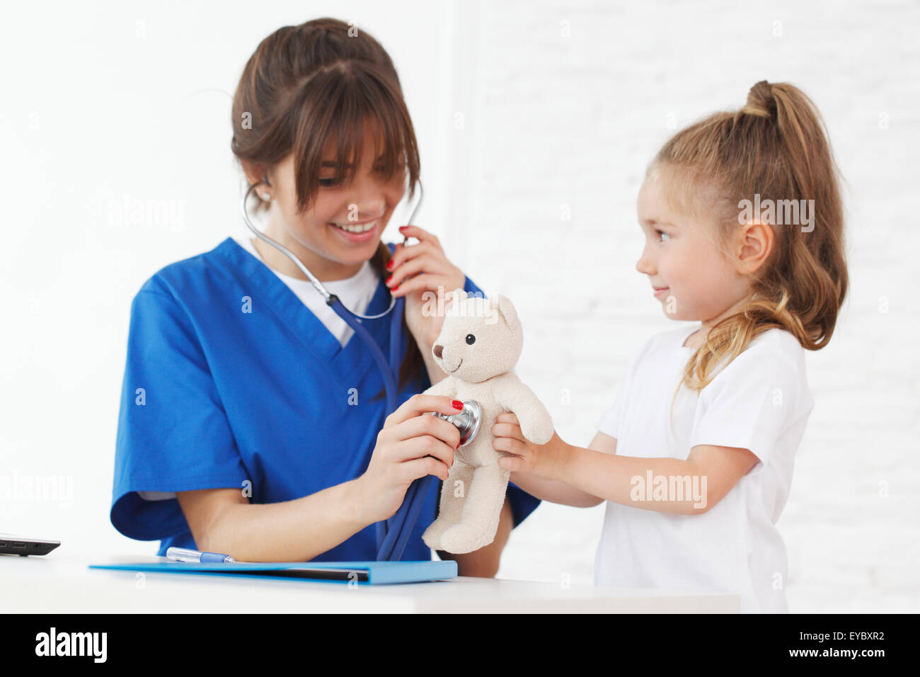 nurse and kid Stock Photo - Alamy
