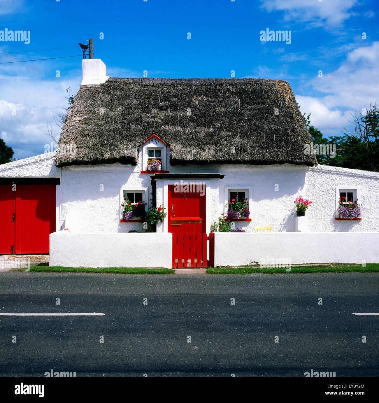 Traditional Cottage, Mooncoin, Co Kilkenny, Ireland Stock Photo - Alamy
