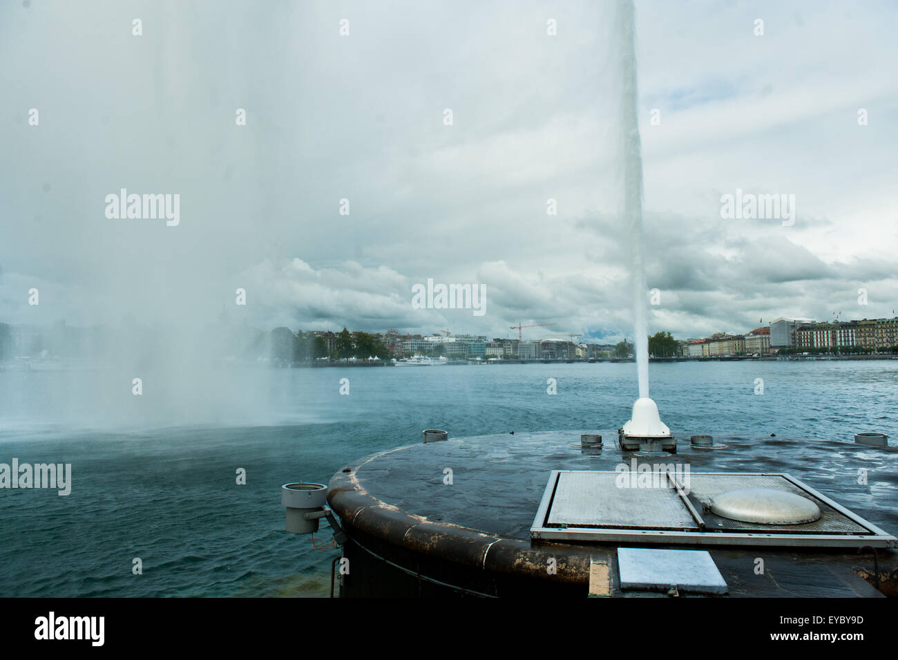 The Jet d'Eau water fountain on Lake Geneva, Geneva, Switzerland Stock ...