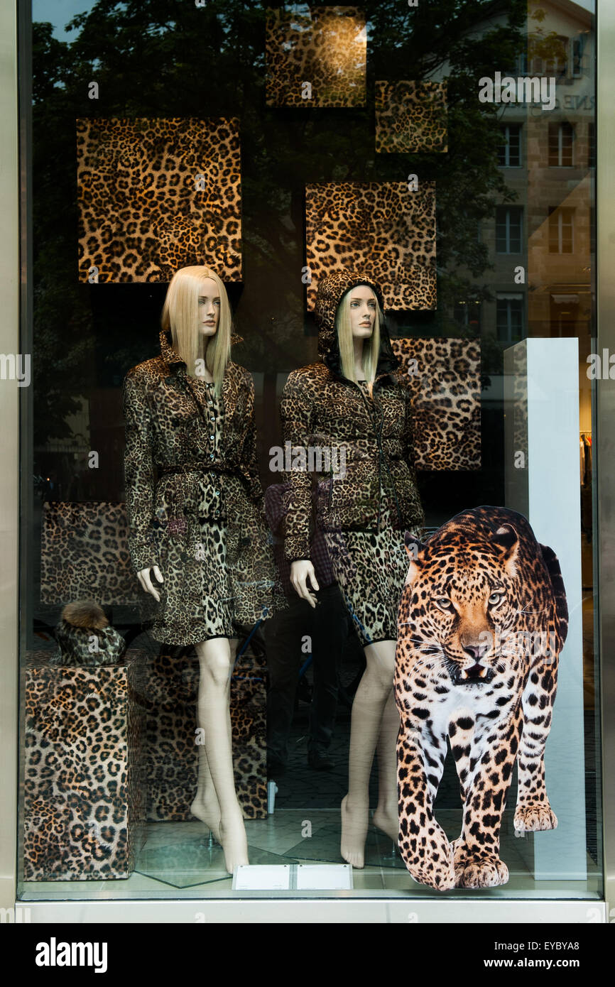 Leopard skins hi-res stock photography and images - Alamy