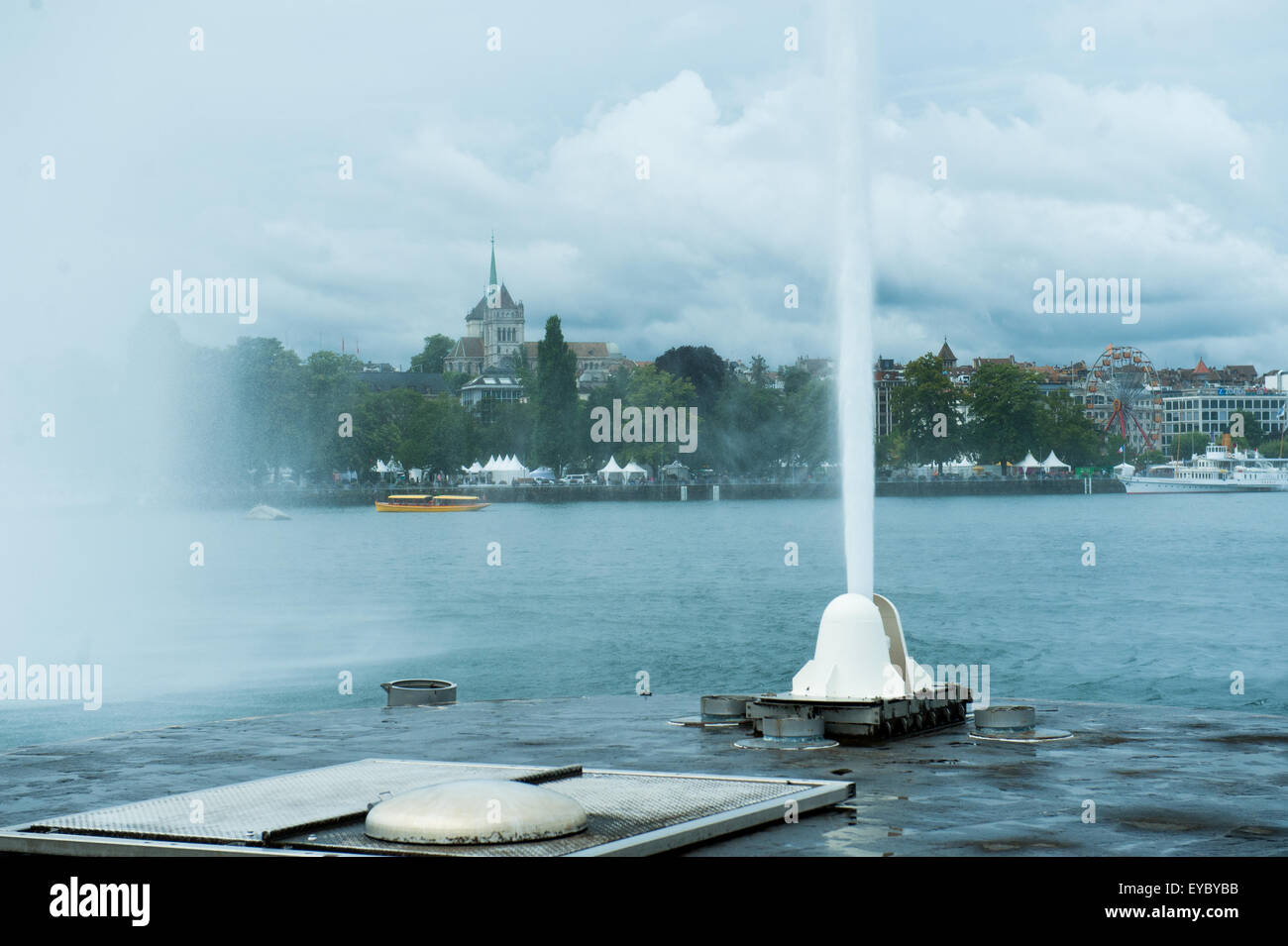 The Jet d'Eau water fountain on Lake Geneva, Geneva, Switzerland Stock ...