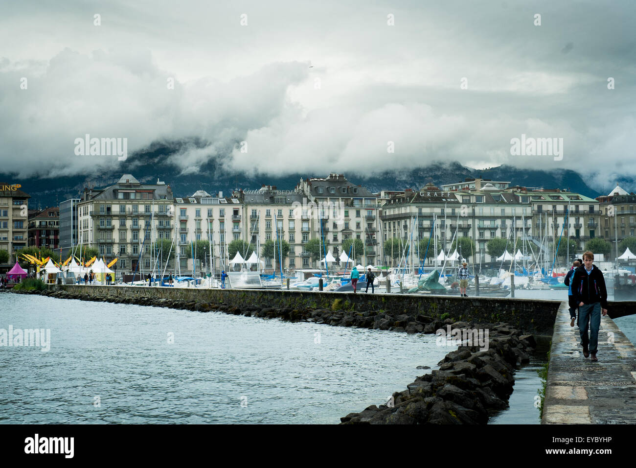 The Jet d'Eau water fountain on Lake Geneva, Geneva, Switzerland Stock ...