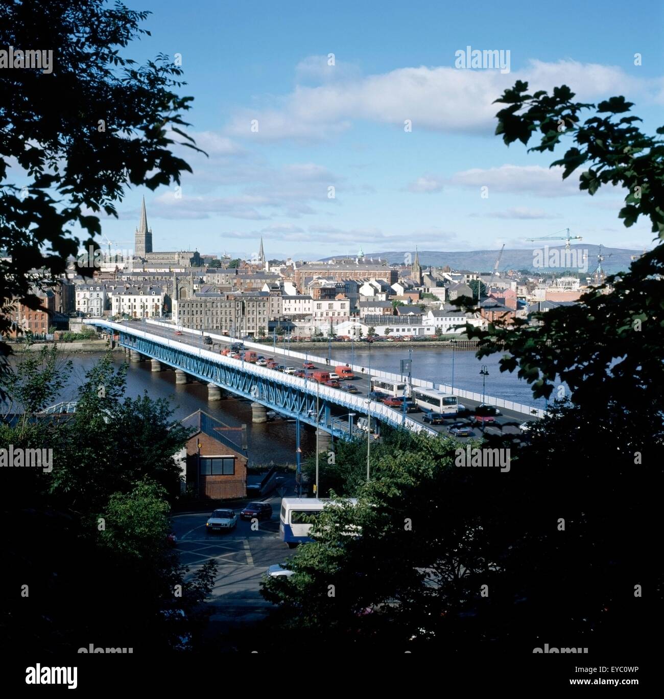 River with derry city in the background hi-res stock photography and ...