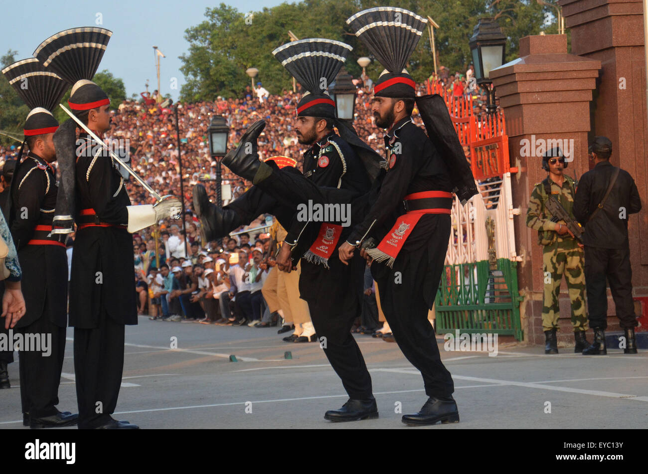 Lahore, Pakistan. 26th July, 2015. Pakistani rangers during a daily ...