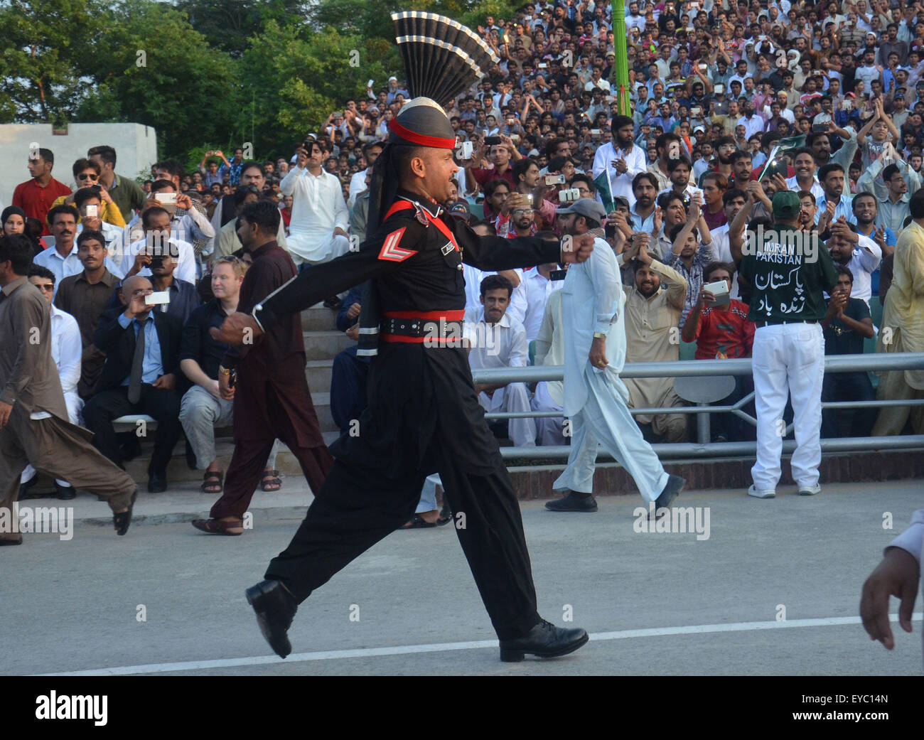 Lahore, Pakistan. 26th July, 2015. Pakistani ranger during a daily ...