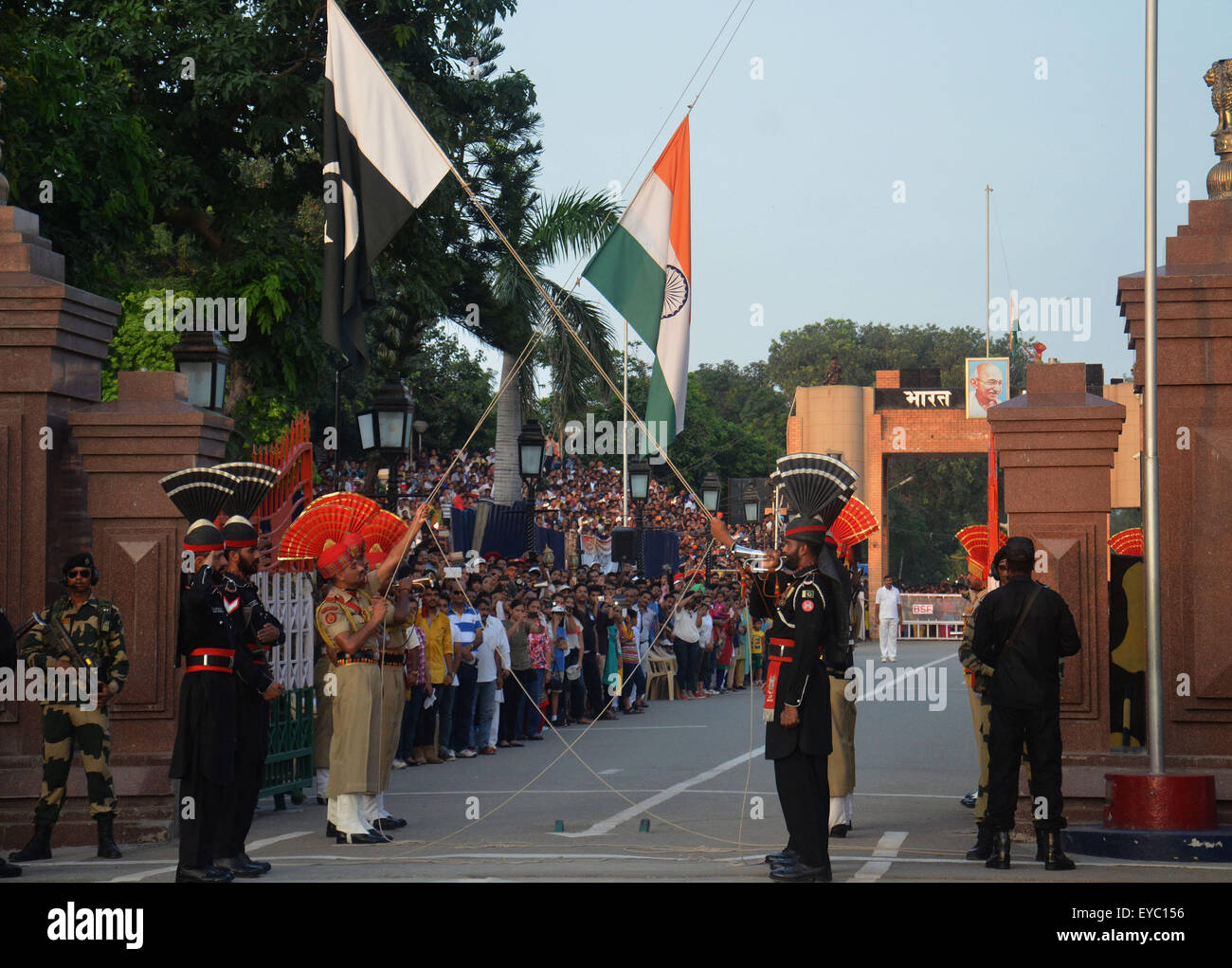 Pakistani rangers (wearing black uniforms) and Indian Border Security ...