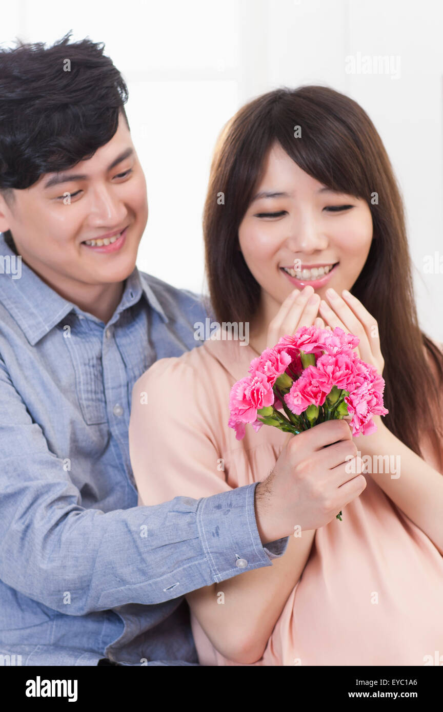 Man giving woman flowers hi-res stock photography and images - Alamy Man giving woman flowers hi-res stock photography and images - Alamy