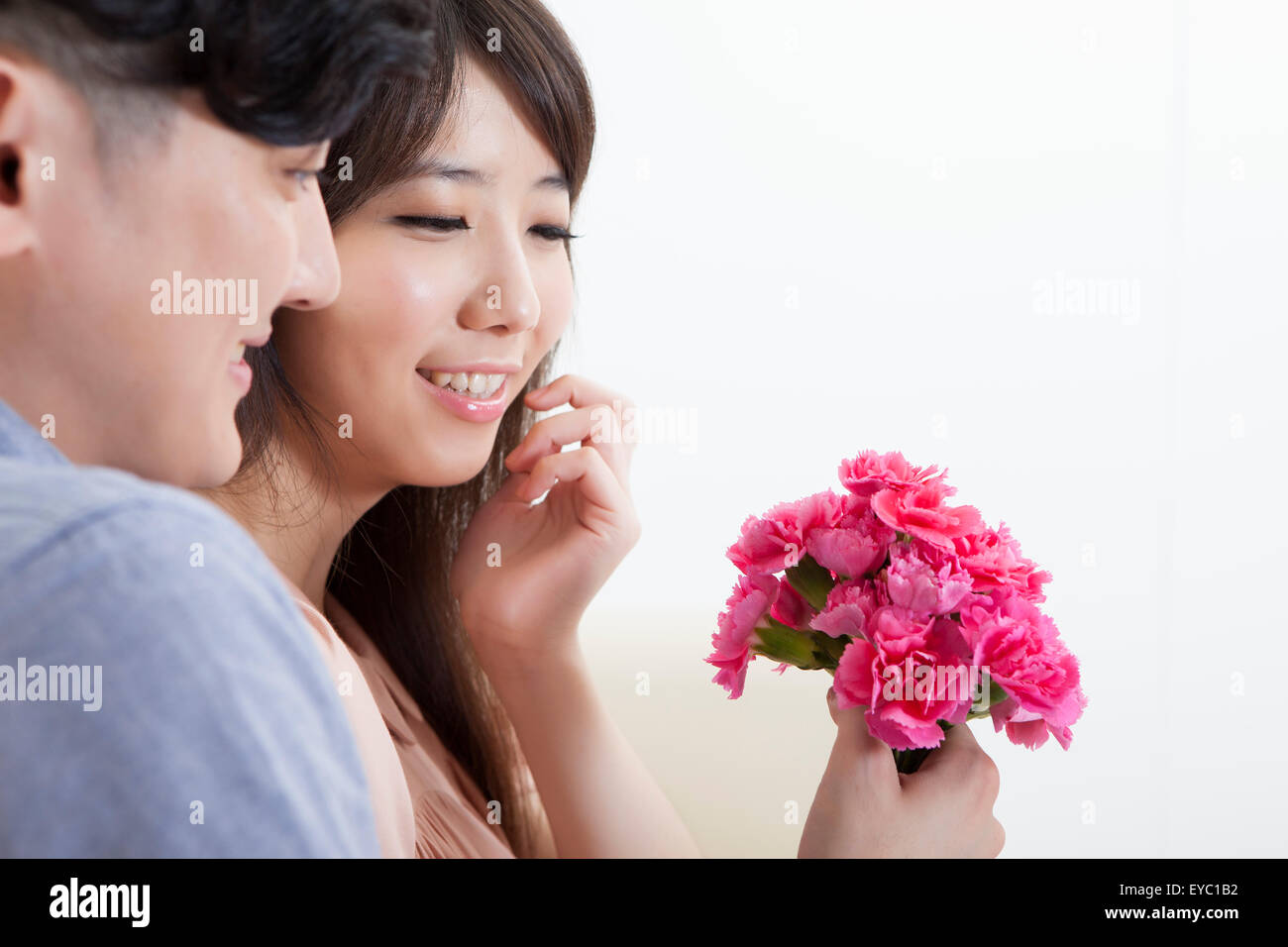 Giving flowers hi-res stock photography and images - Alamy