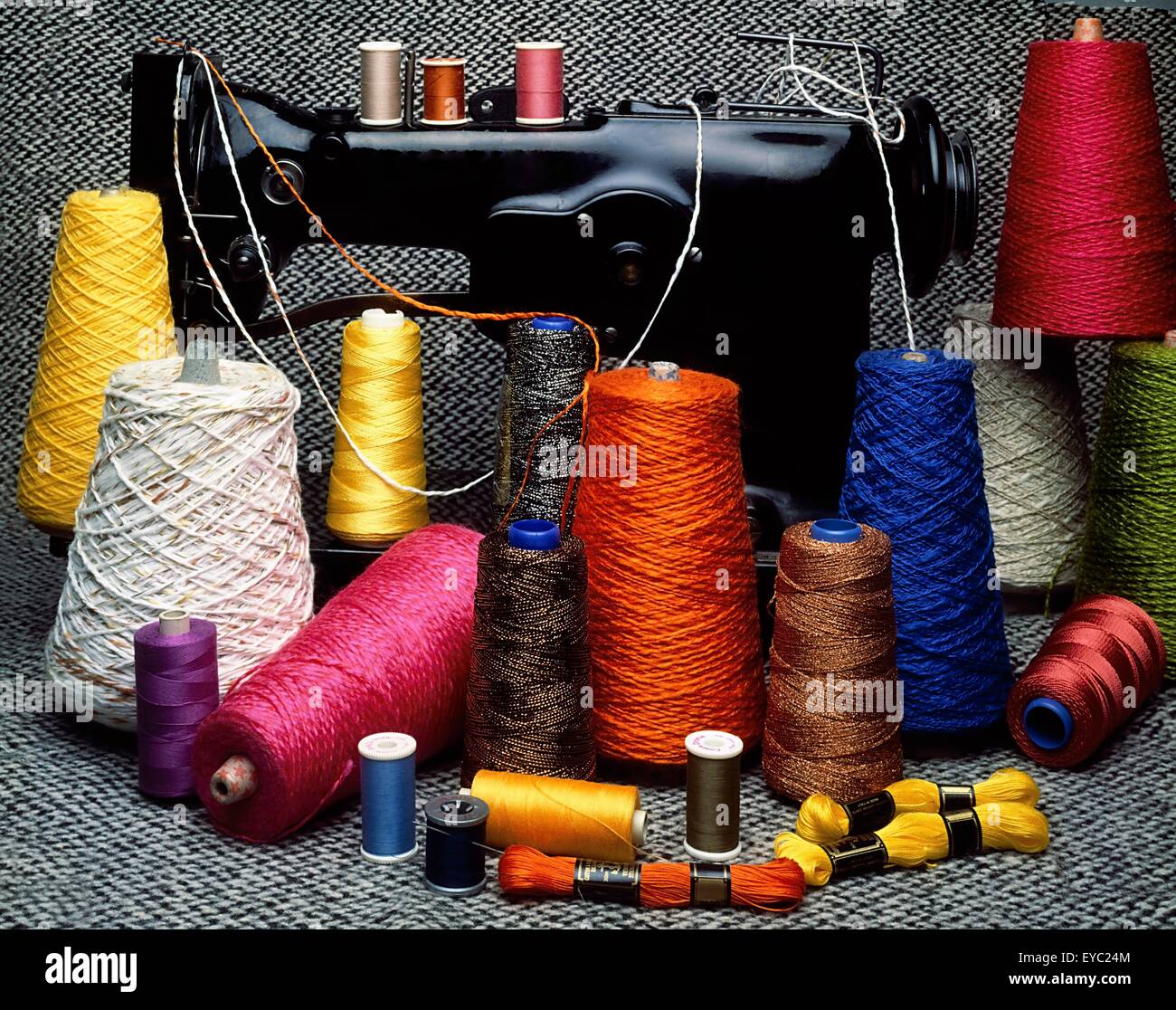 Sewing Machine And Thread Stock Photo - Alamy