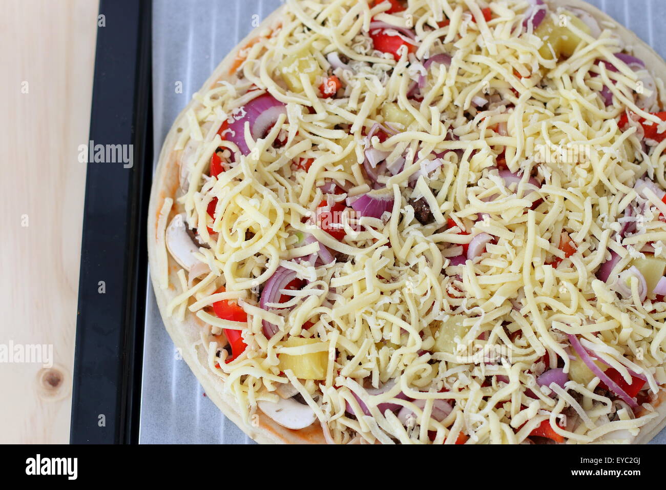 Uncooked pizza hi-res stock photography and images - Alamy