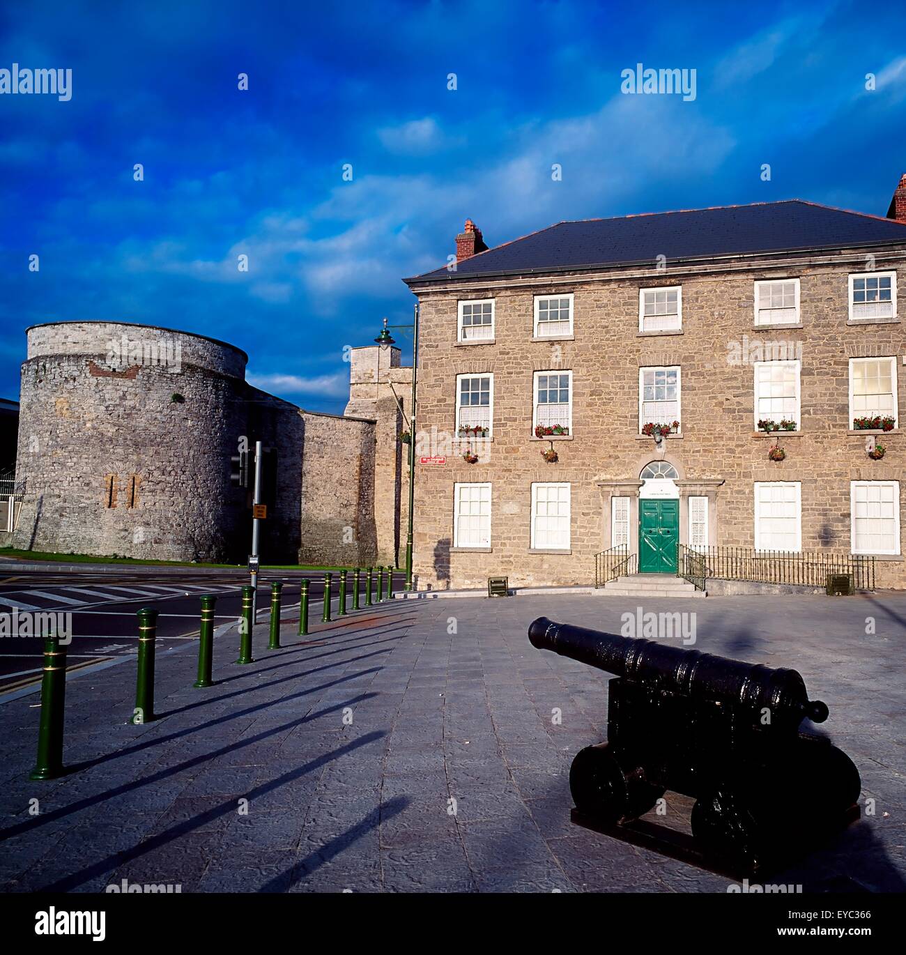 13th century anglo norman building hi-res stock photography and images ...