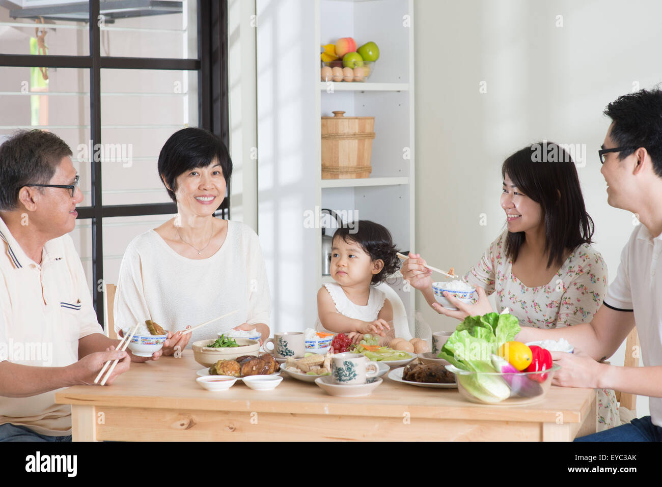 Asian family eating dinner table hi-res stock photography and images ...