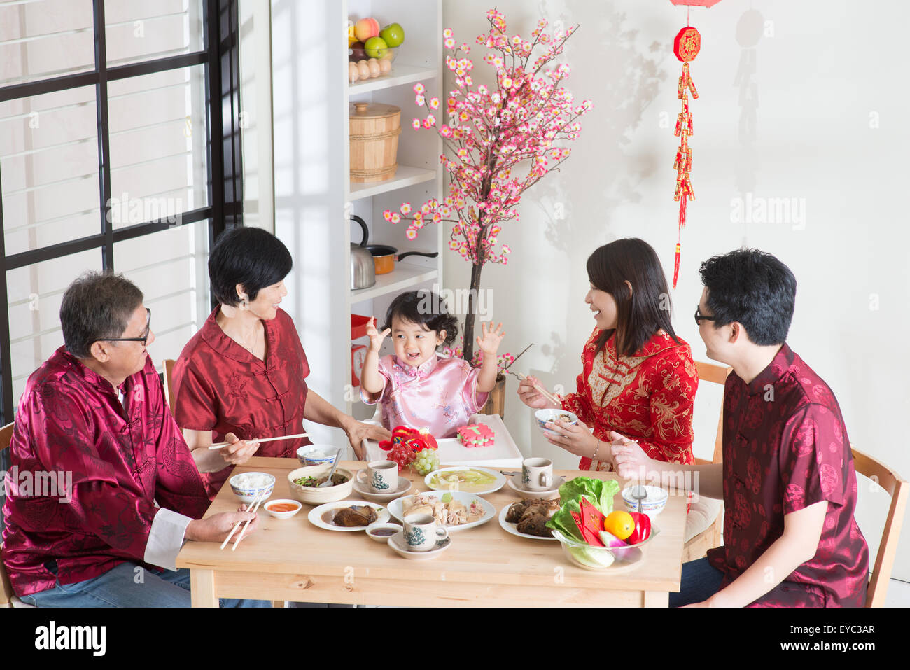 Chinese family dinner hi-res stock photography and images - Alamy