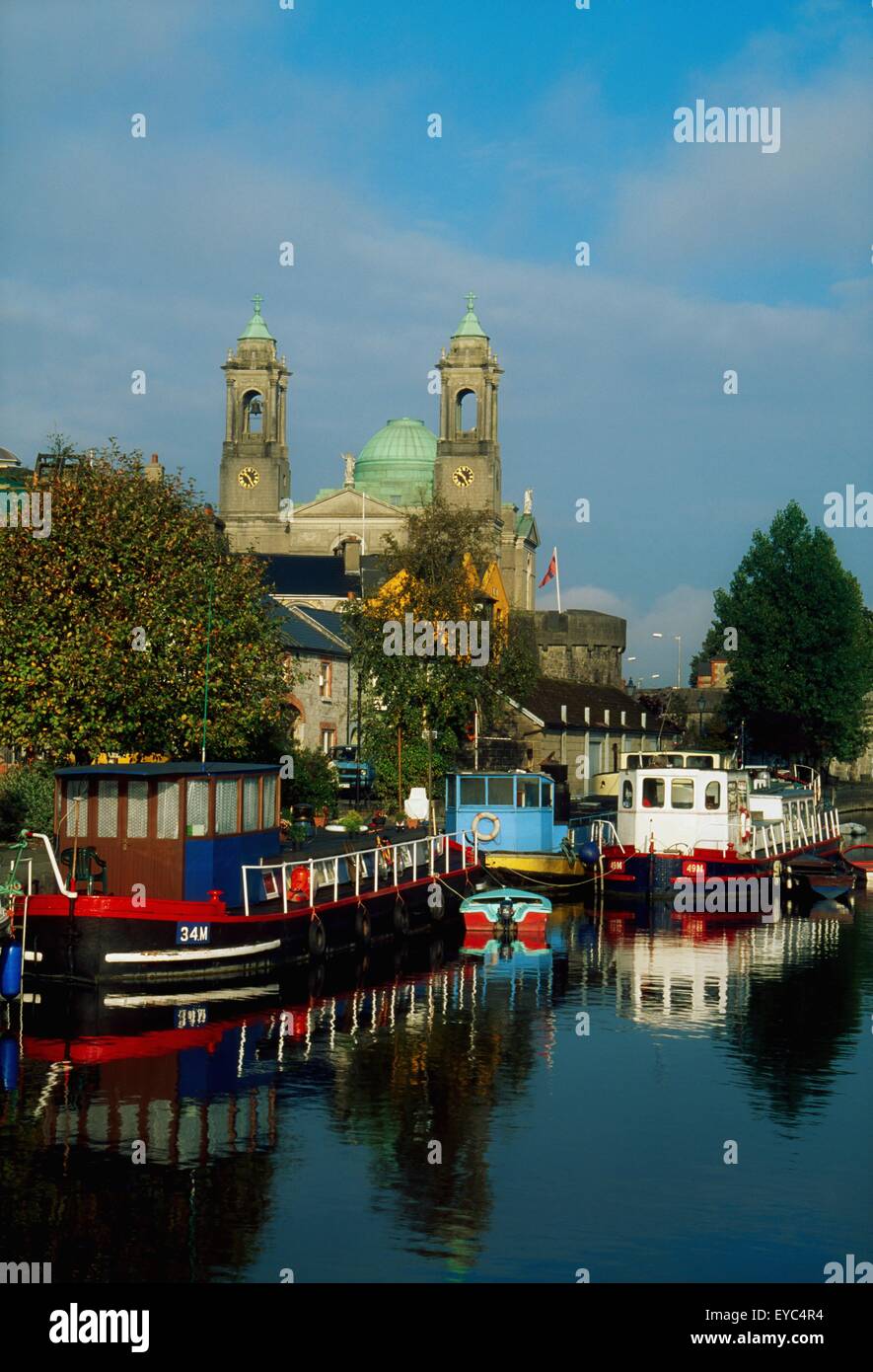 Barges on the canal hi-res stock photography and images - Alamy