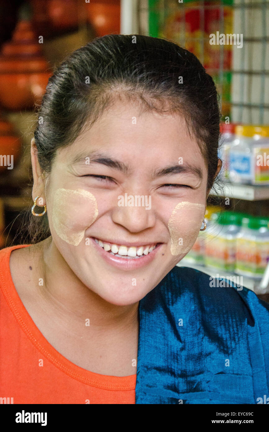 Happy Shan Girl in Market at Inle Lake, Myanmar Stock Photo - Alamy