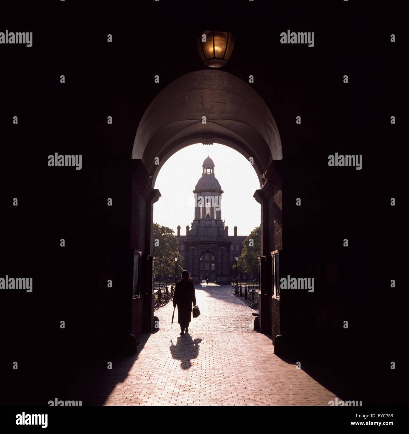Trinity college dublin gate hi-res stock photography and images - Alamy