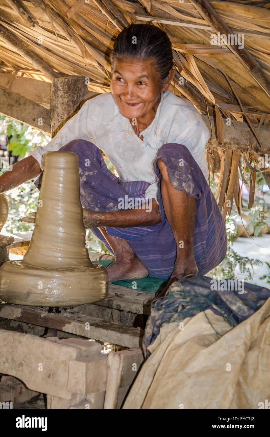 Shaping clay pots hi-res stock photography and images - Alamy