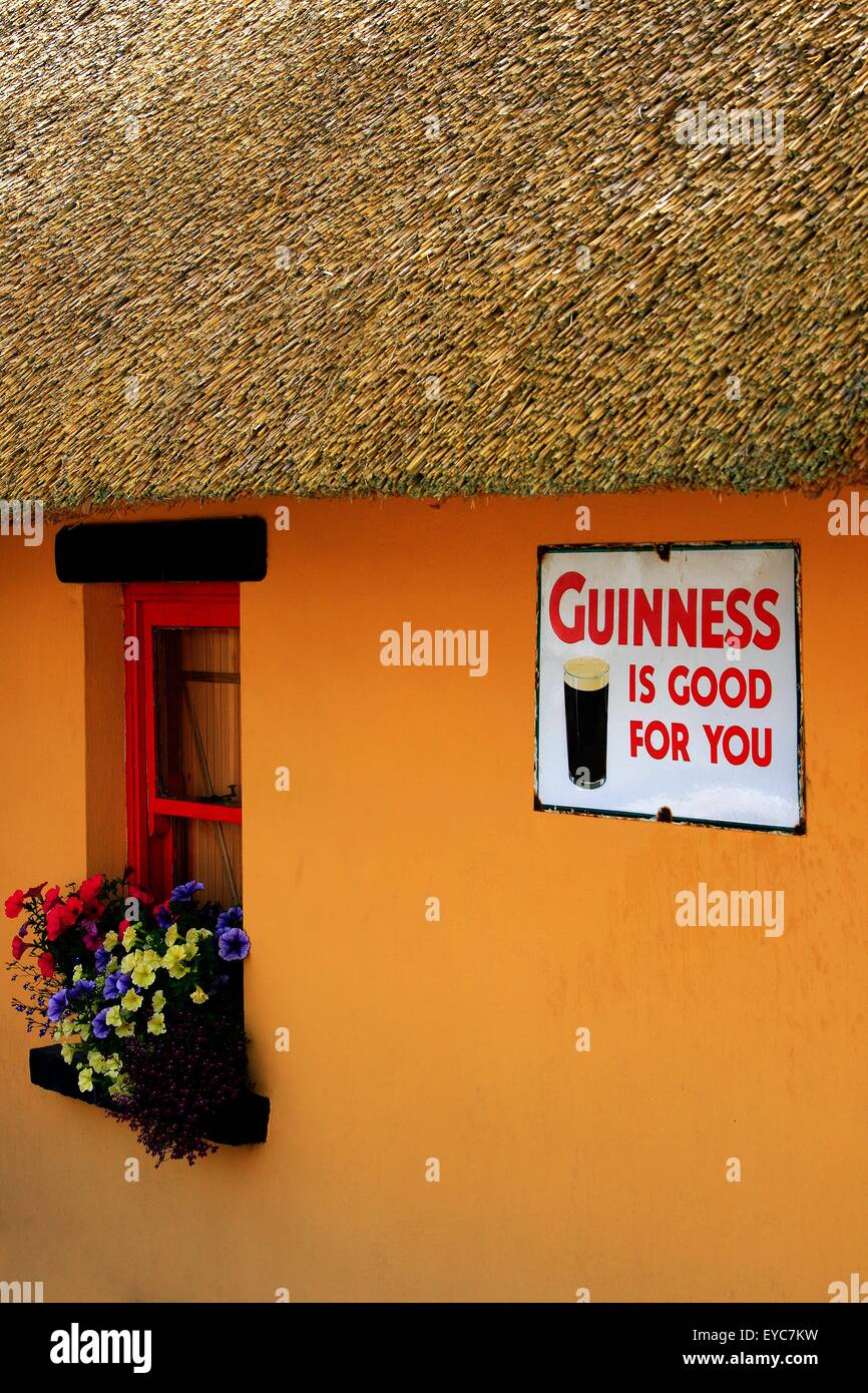 The thatched house pub hi-res stock photography and images - Alamy