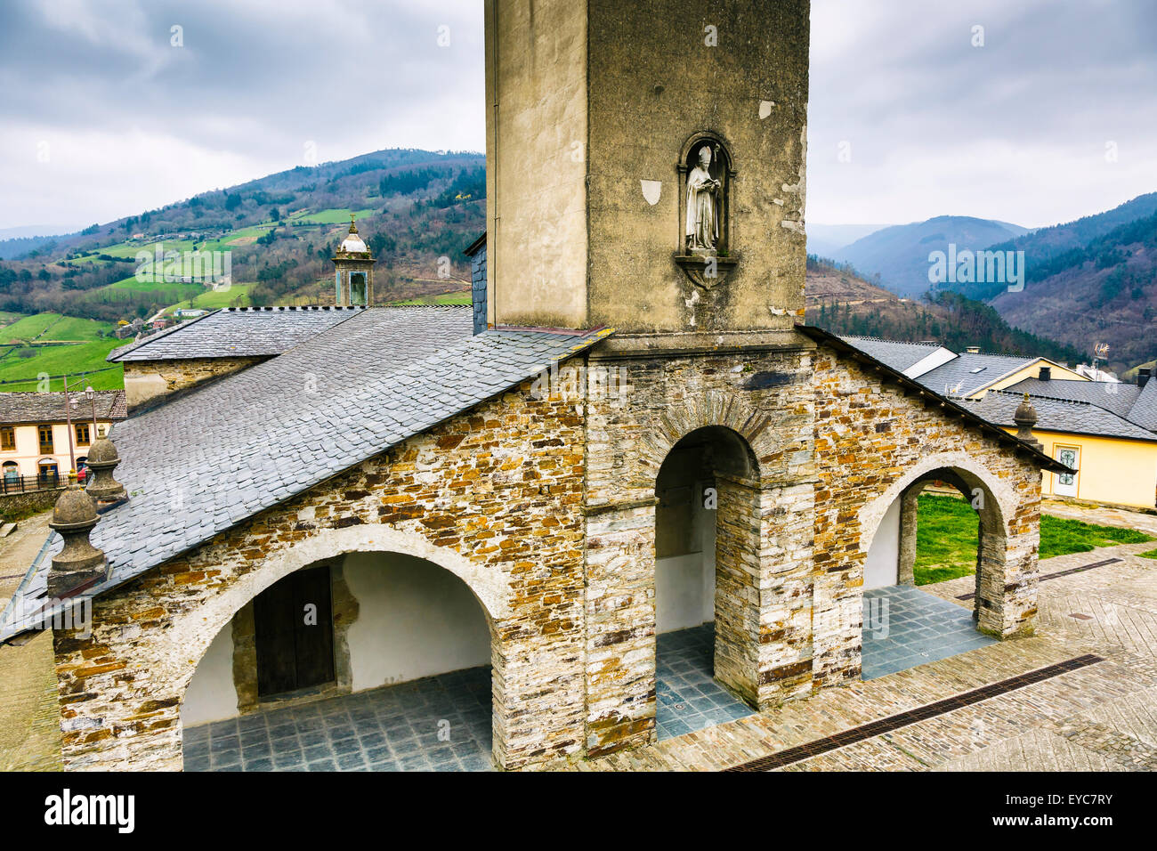 Traditional churches and temples hi-res stock photography and images ...