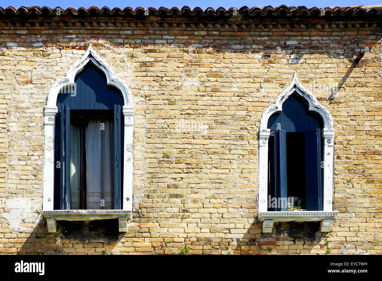 Ancient brick wall architecture hi-res stock photography and images - Alamy