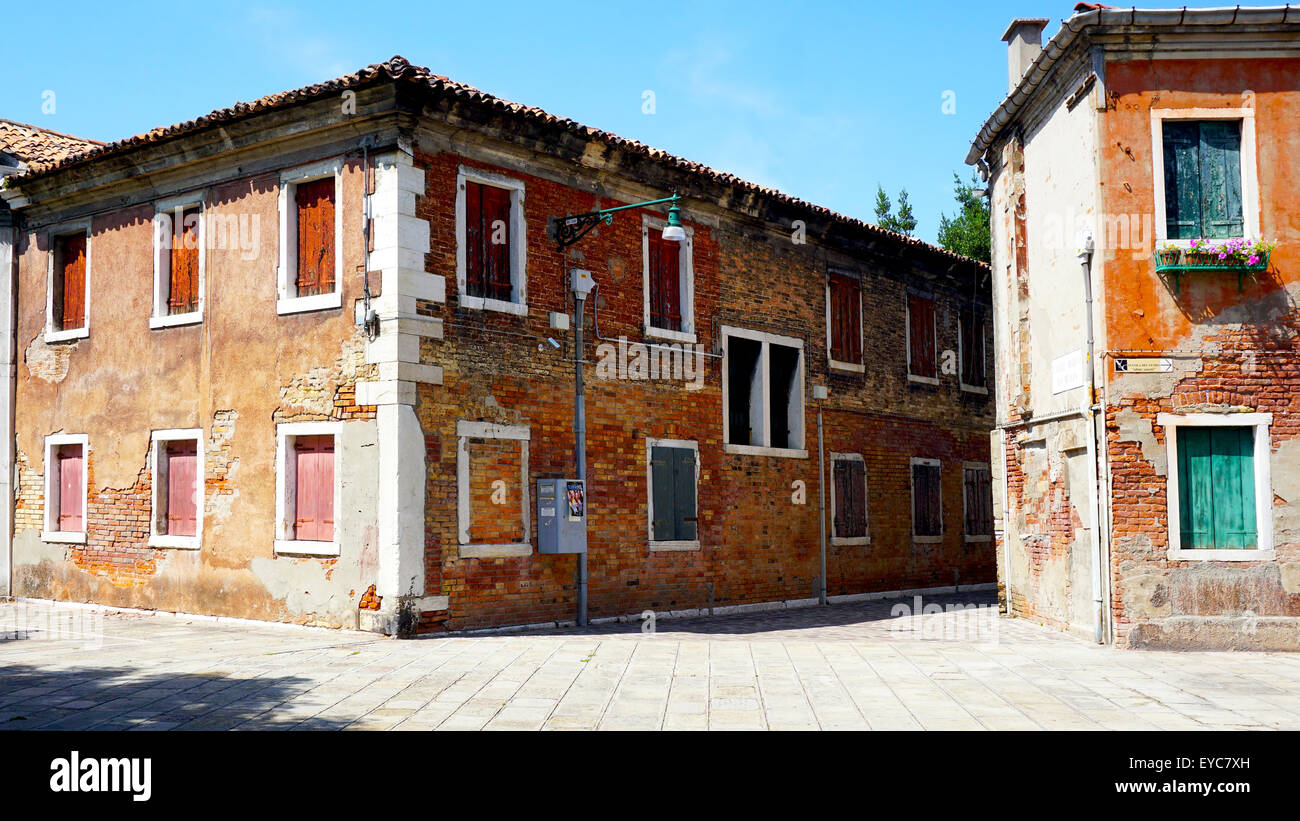 Cement building italy hi-res stock photography and images - Alamy