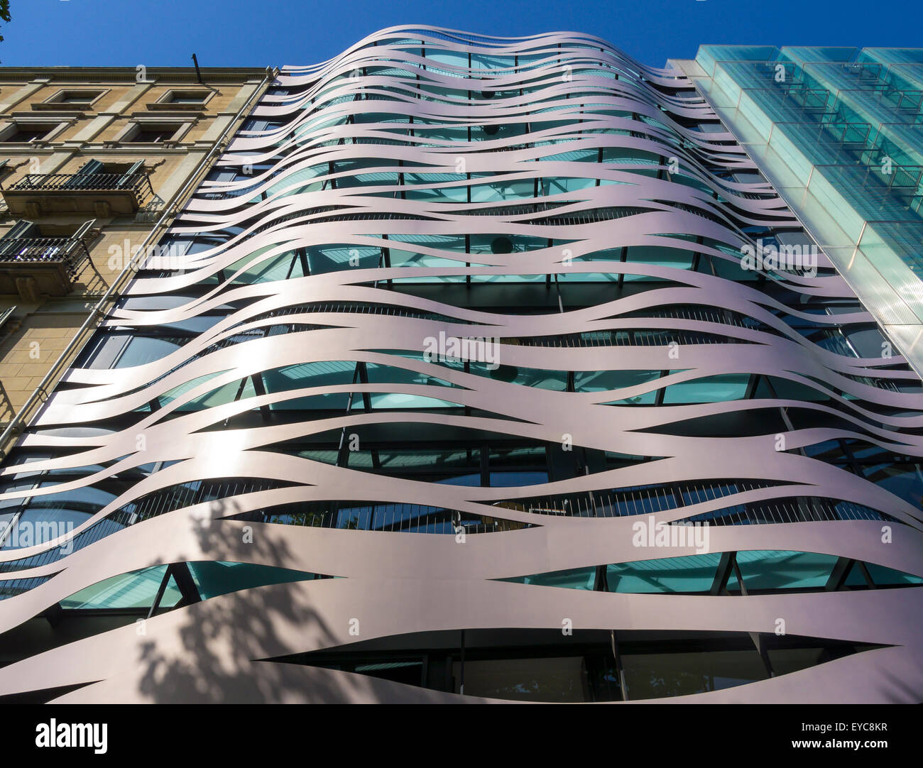 Undulating facade hi-res stock photography and images - Alamy