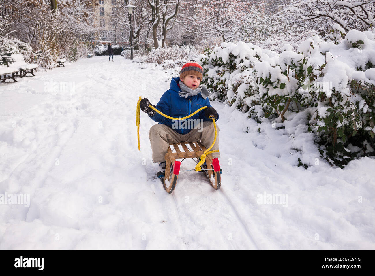 Berlin, Germany, sledding on the Weinberg Park Stock Photo - Alamy