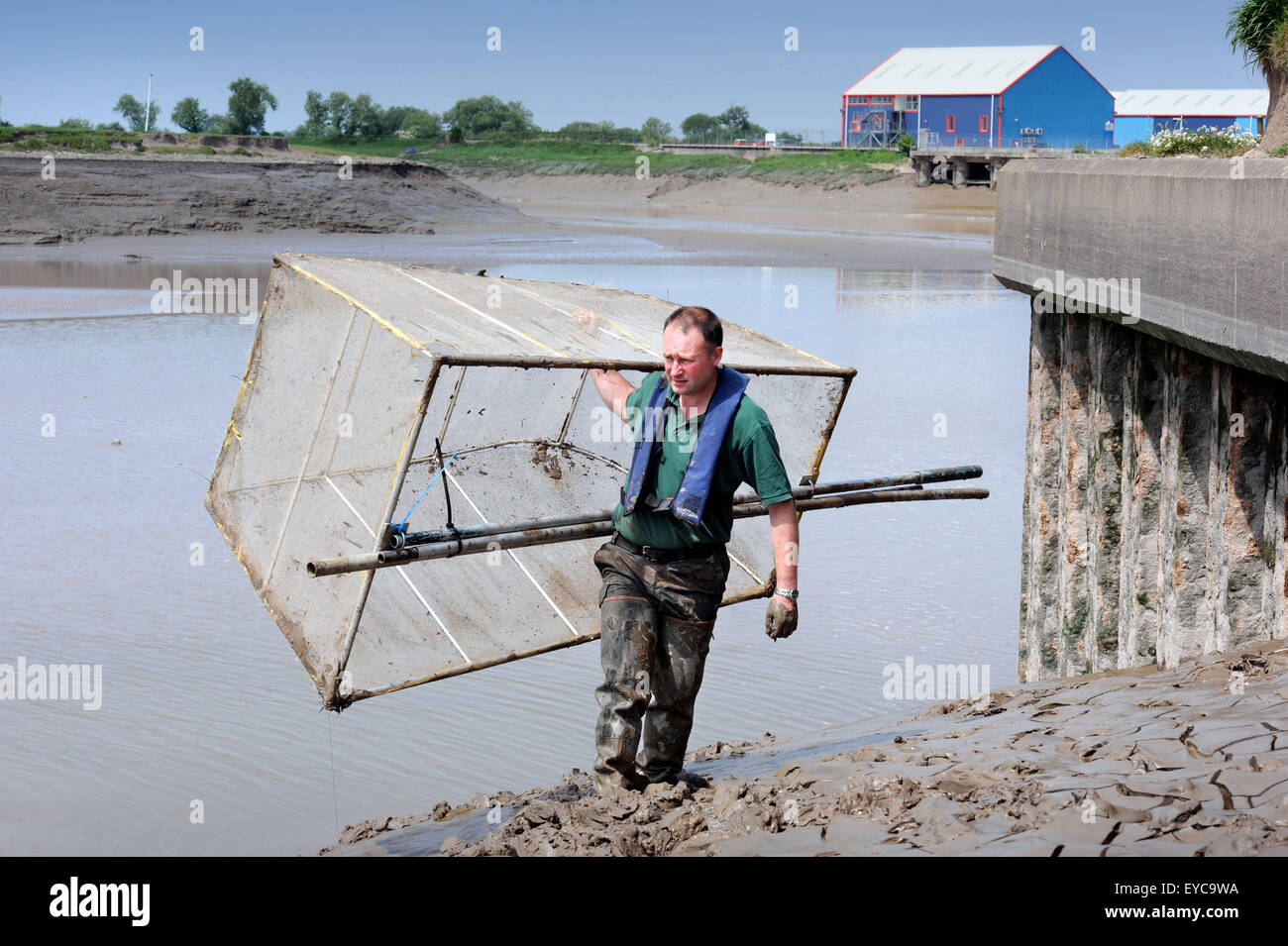 Environment Agency Bailiff Richard Dearnley recovers an abandoned ...