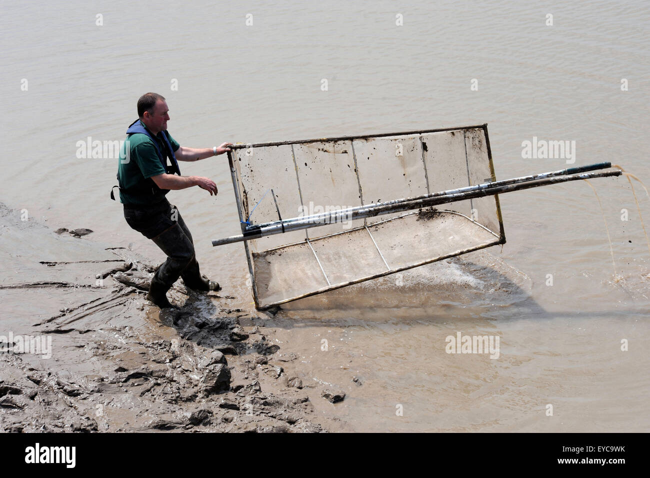 Environment Agency Bailiff Richard Dearnley recovers an abandoned ...