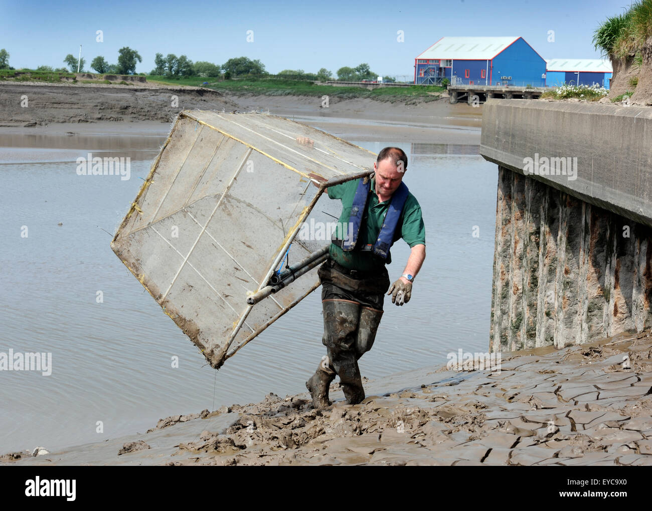 Environment Agency Bailiff Richard Dearnley recovers an abandoned ...