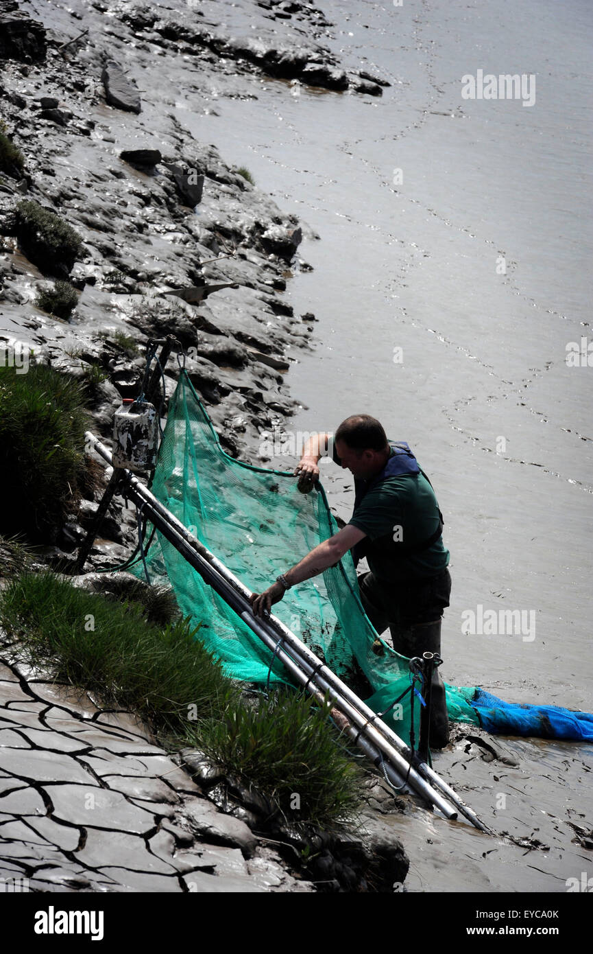 Environment Agency Bailiff Richard Dearnley recovers an abandoned ...