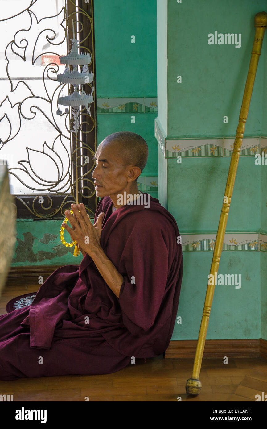 Monk meditating hi-res stock photography and images - Alamy
