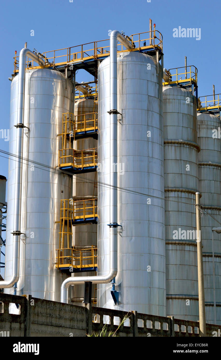 Circular silos hi-res stock photography and images - Alamy