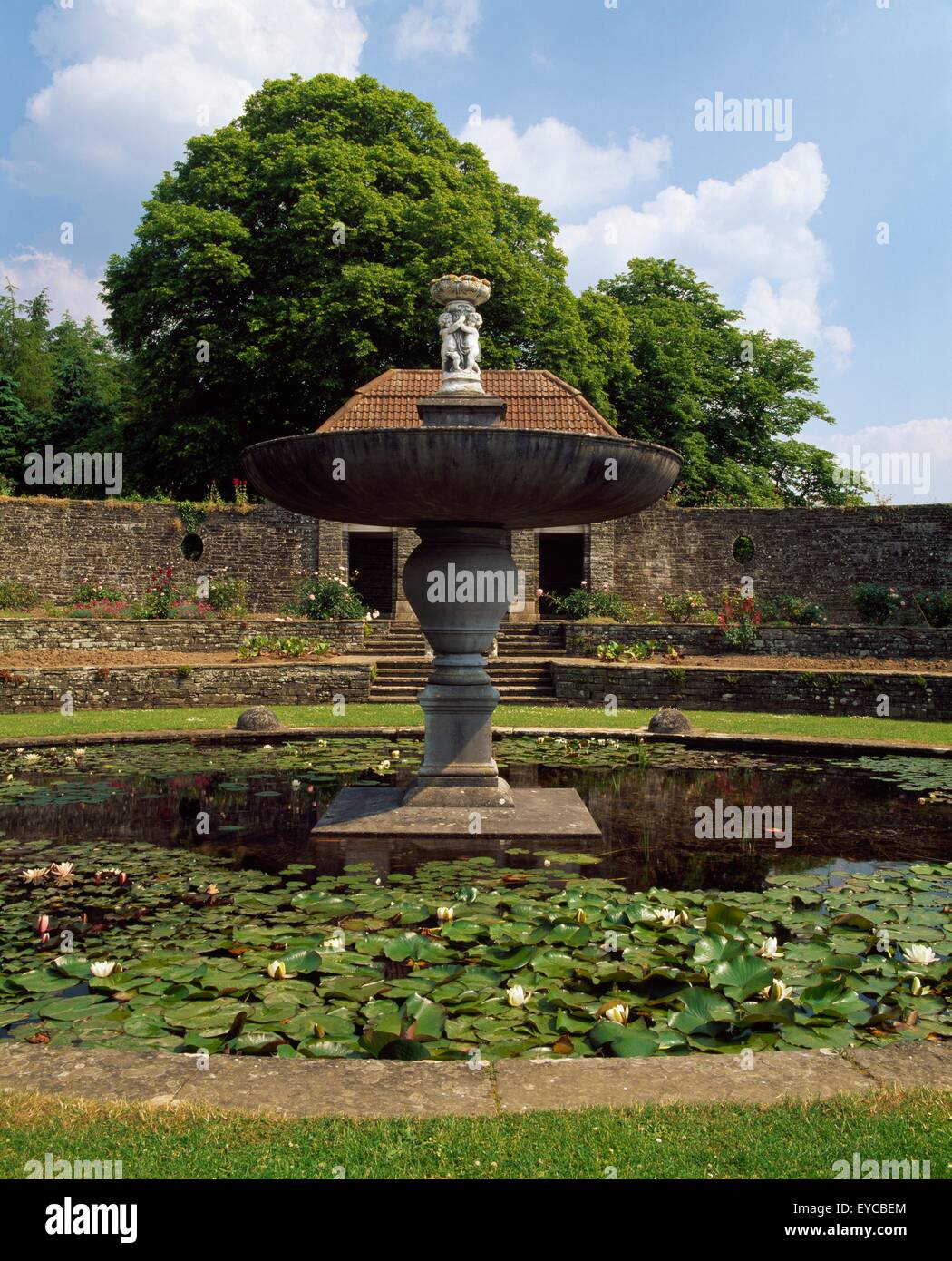 Fountain & Pool, The Sunken Garden, Design By Edwin Lutyens, Heywood ...